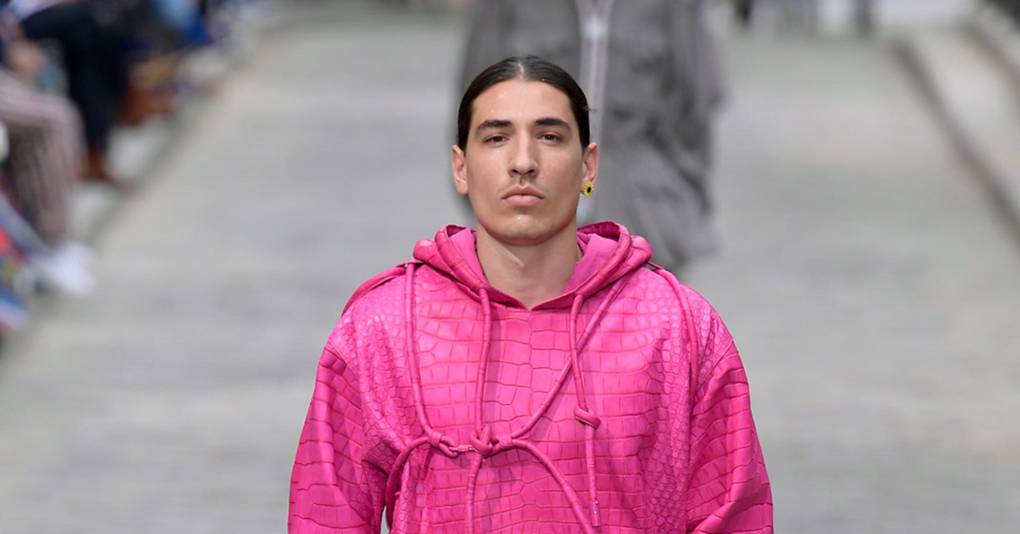 Héctor Bellerín Swaps The Football Pitch For The Louis Vuitton Catwalk ...