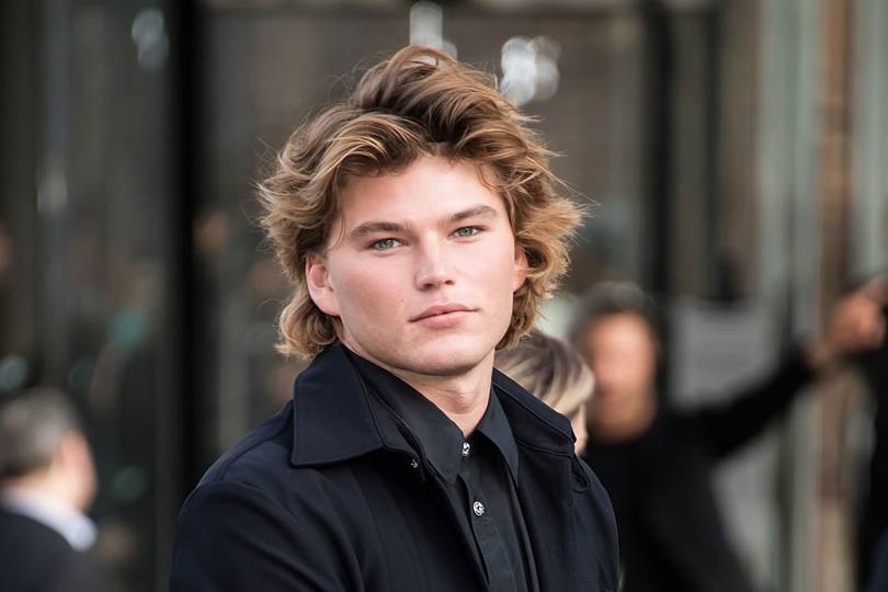 Male model Jordan Barrett Thinks It's Right That Female Models Earn ...