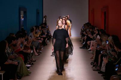 The Welcome Return Of The '90s Supermodels At Milan Fashion Week ...